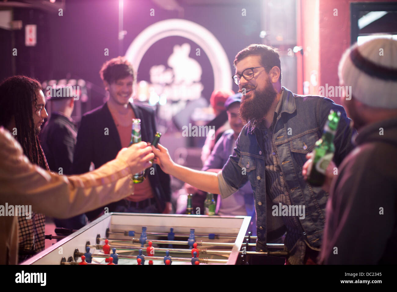 Game night friends people indoors hi-res stock photography and images ...