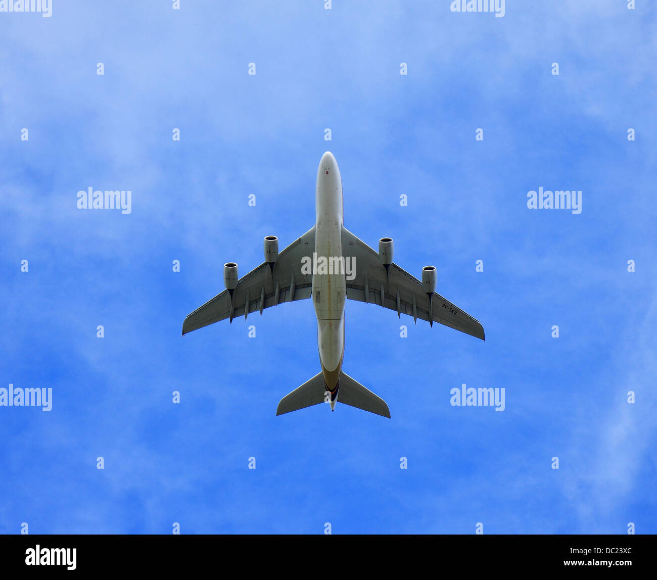 Jumbo plane clouds hi-res stock photography and images - Alamy