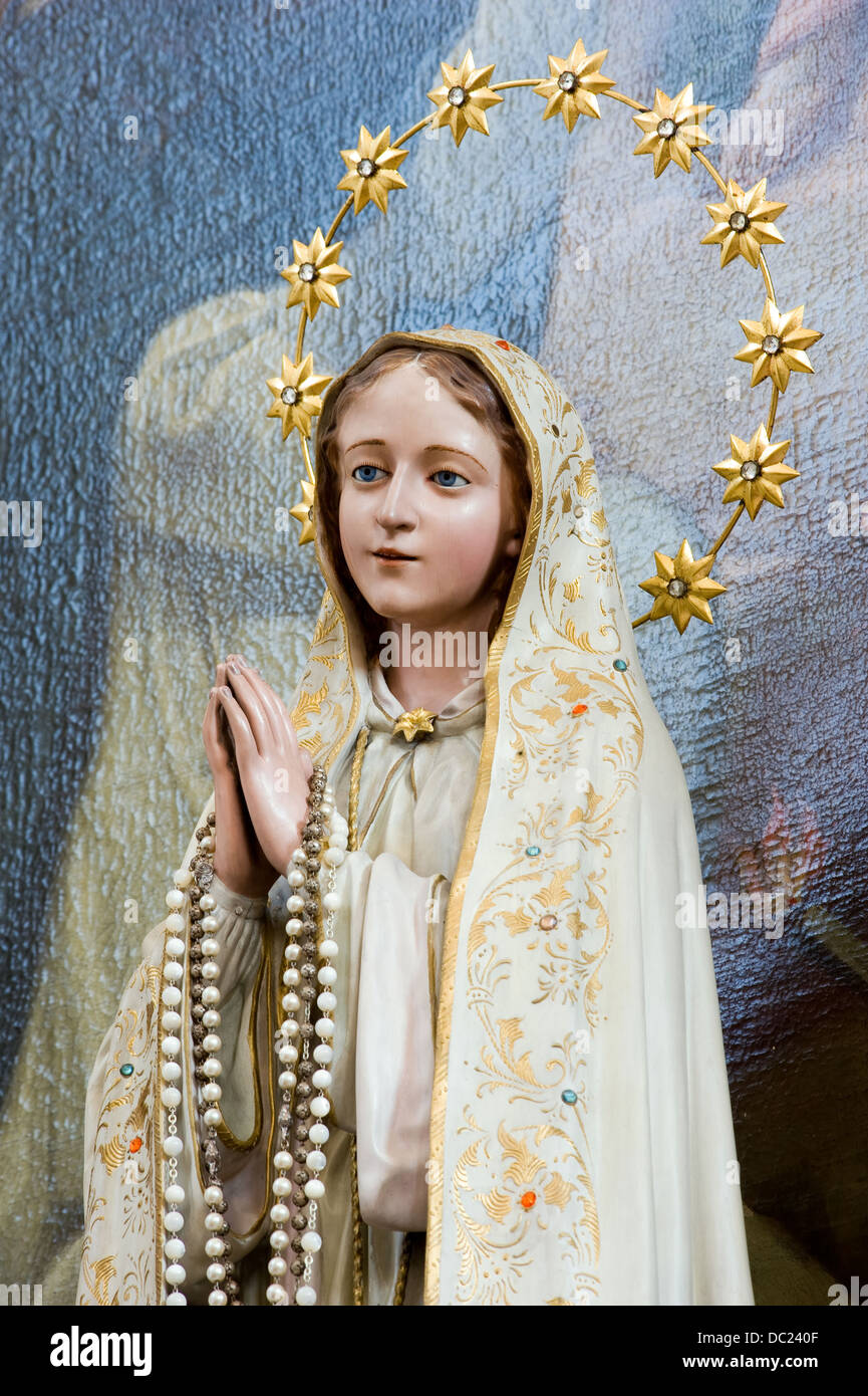 Statue of maria hi-res stock photography and images - Alamy