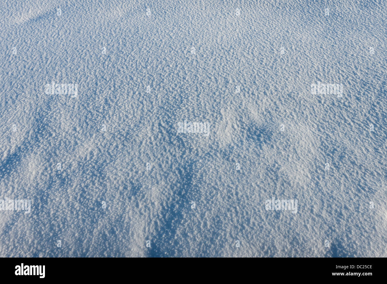 Texture of white snow with blue shadows background Stock Photo - Alamy