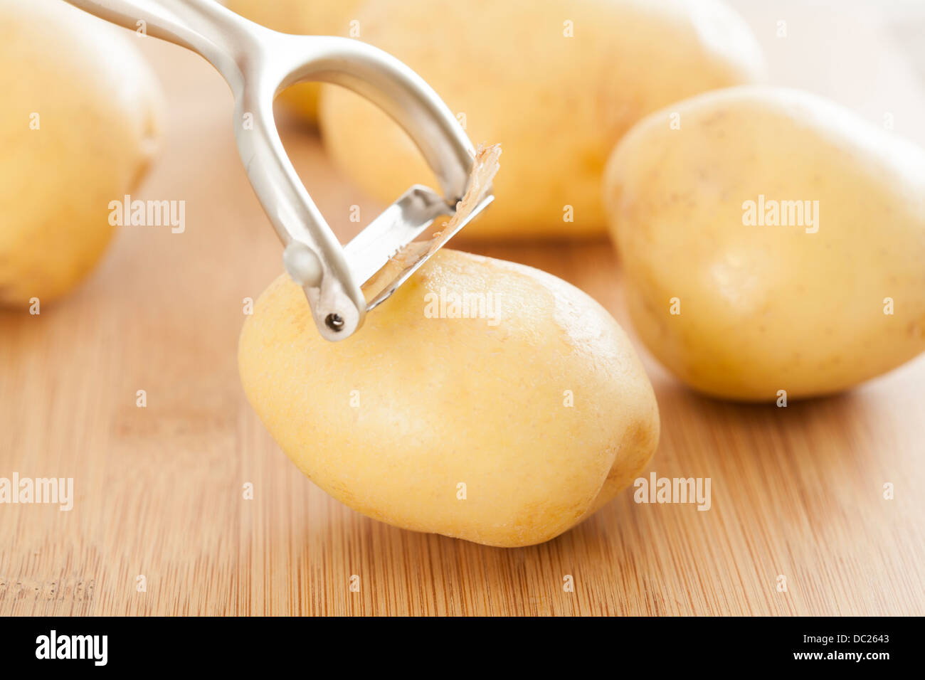 Peeling the potatoes Stock Photo - Alamy
