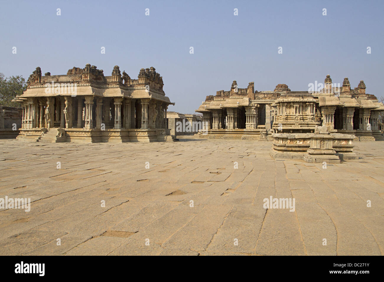 Stone chariot and dance area. Vittala temple complex. Hampi, Karnataka ...