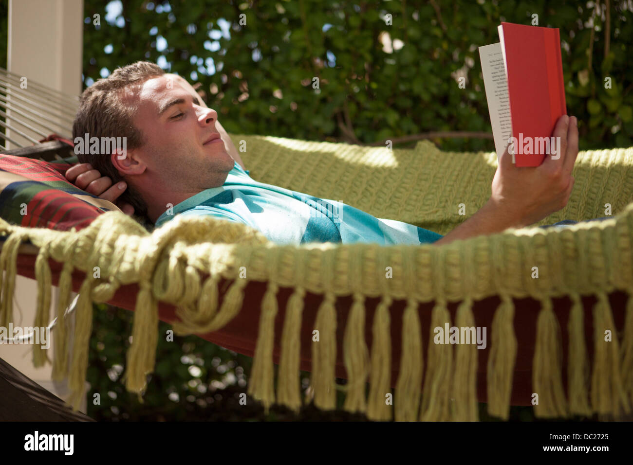 Reading book hi-res stock photography and images - Alamy
