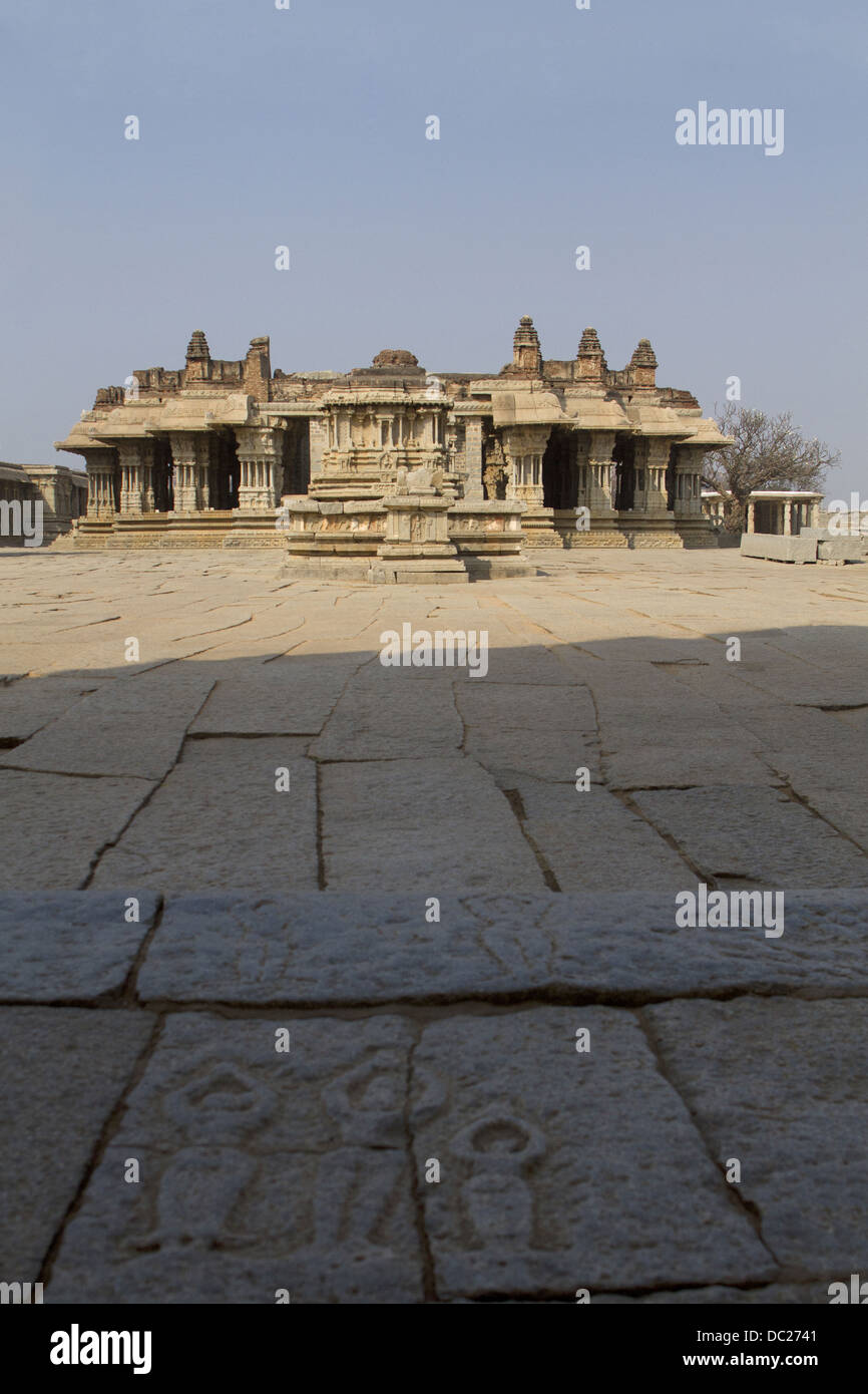 Stone chariot and dance area. Vittala temple complex. Hampi, Karnataka ...