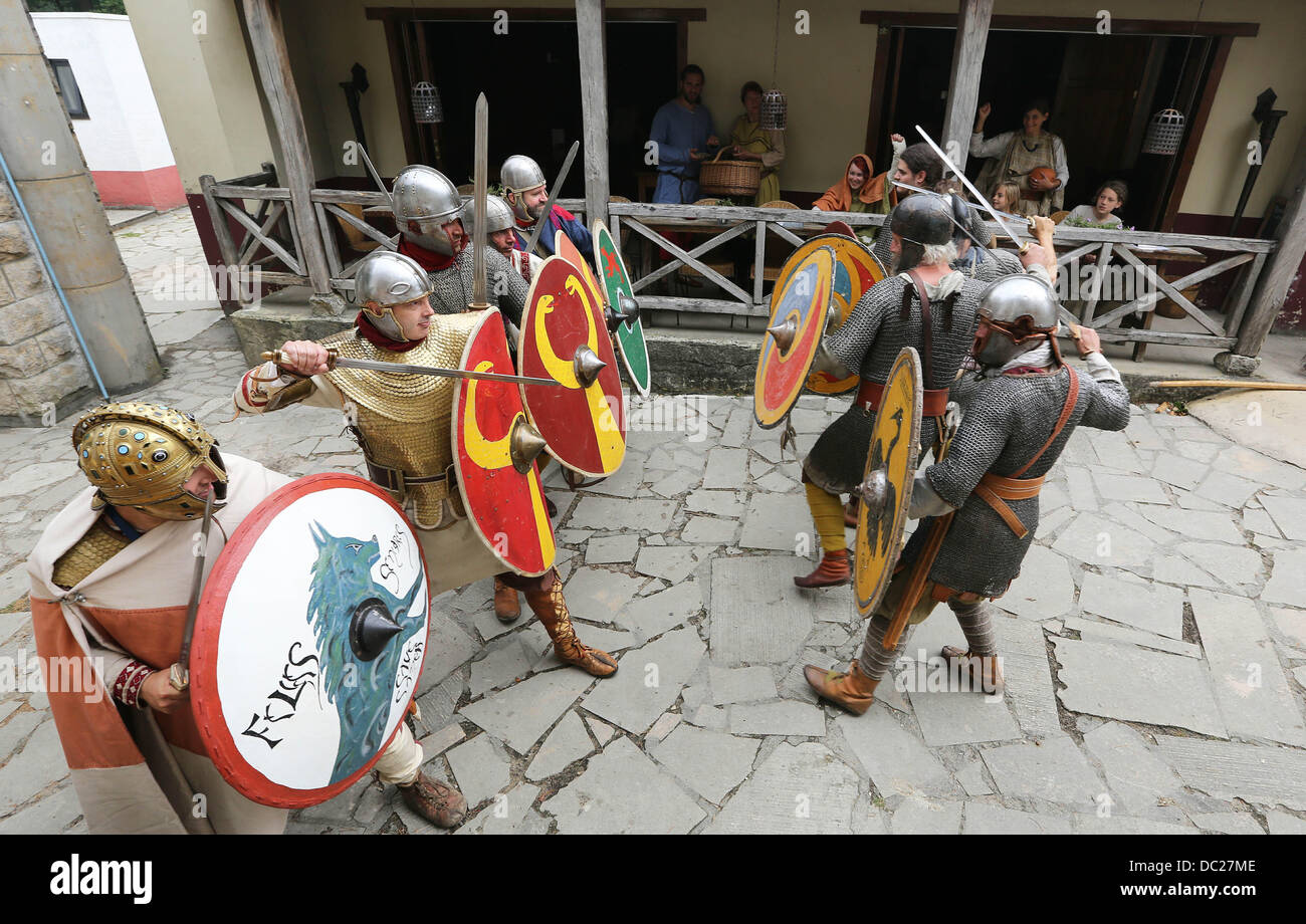 Romans fighting hi-res stock photography and images - Alamy