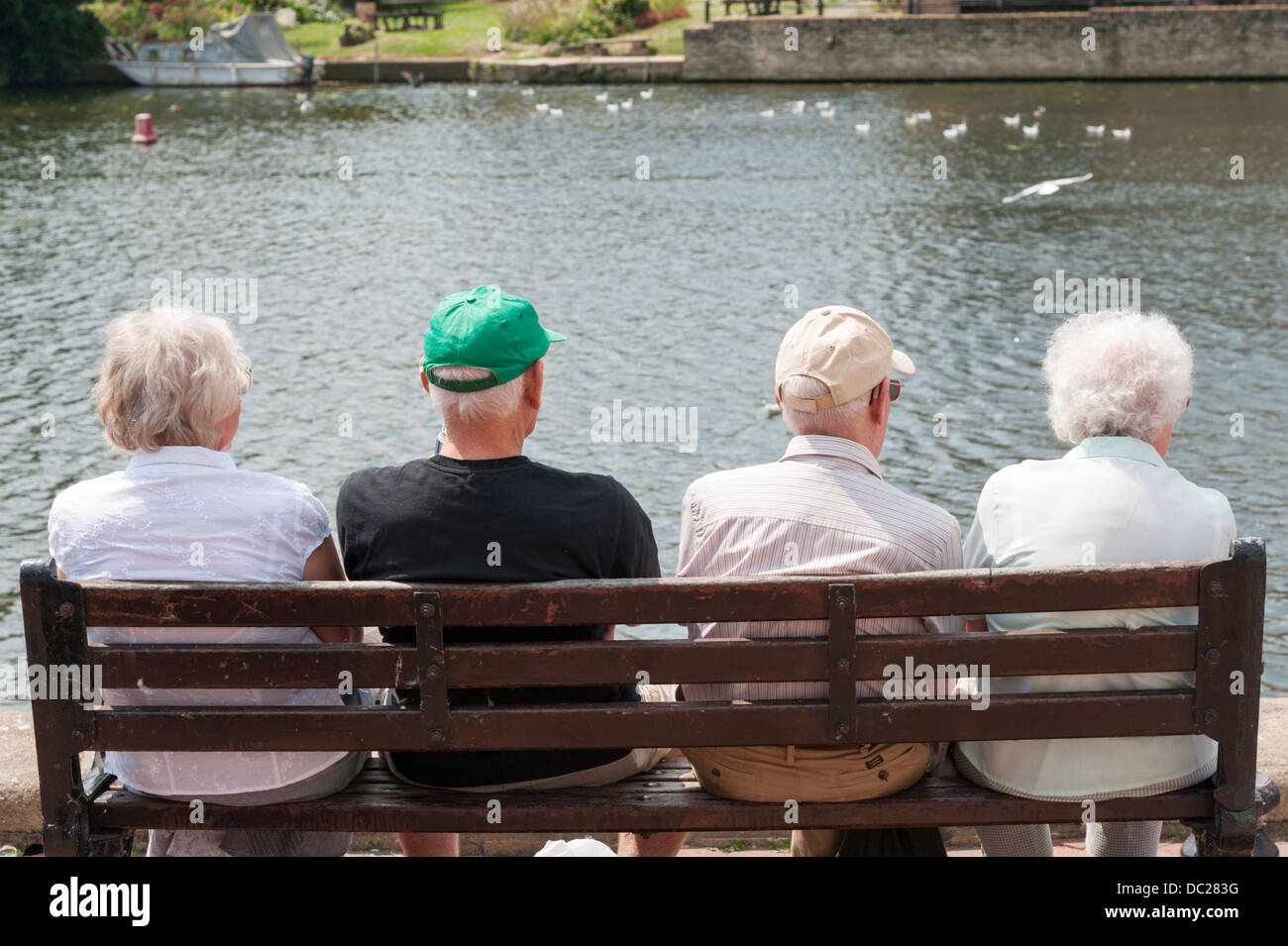 Elderly people sitting on bench hi-res stock photography and images - Alamy