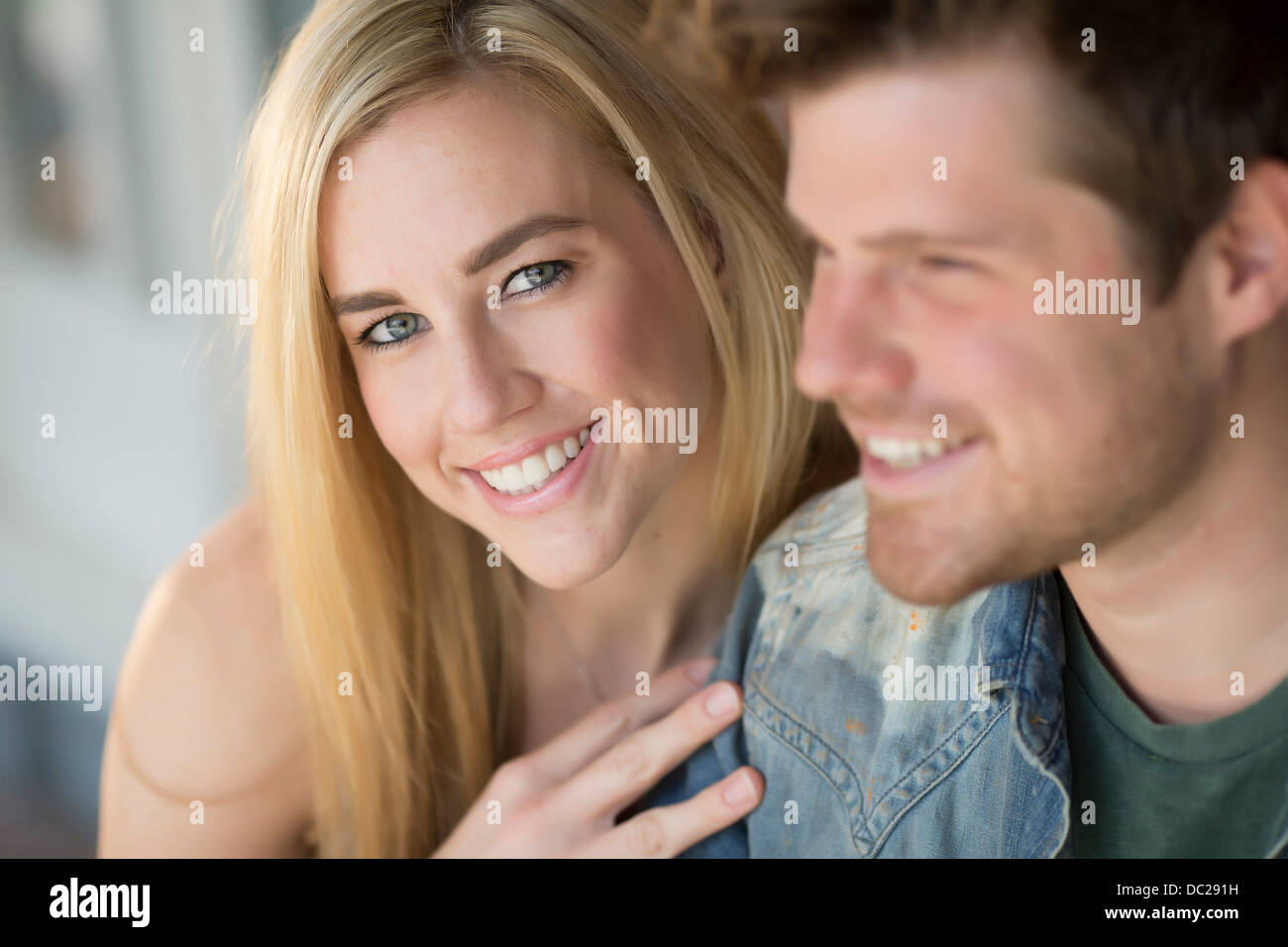 Portrait of young couple smiling Stock Photo - Alamy