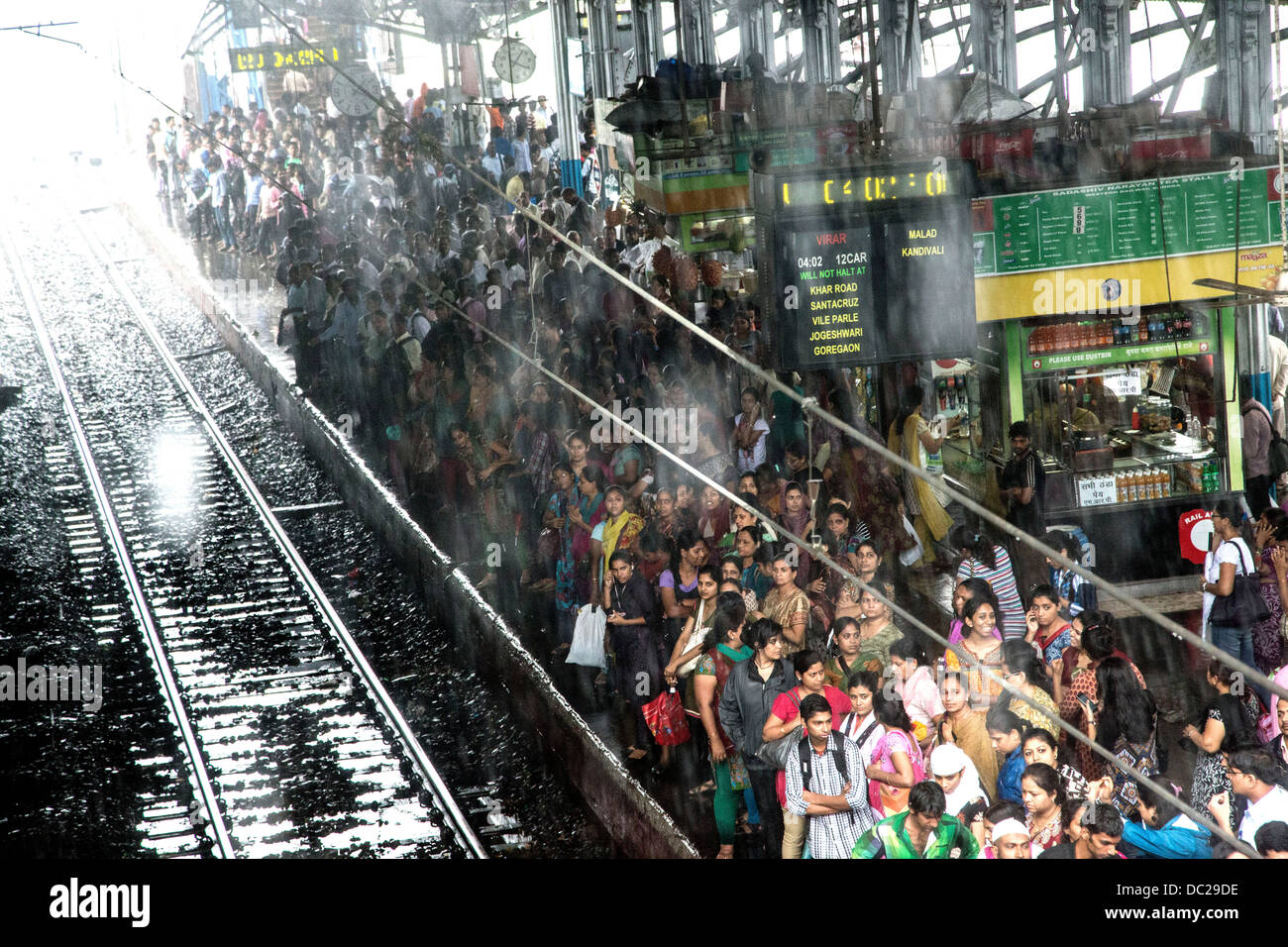 Bandra Station crowded platform commuters force way onto train Stock ...