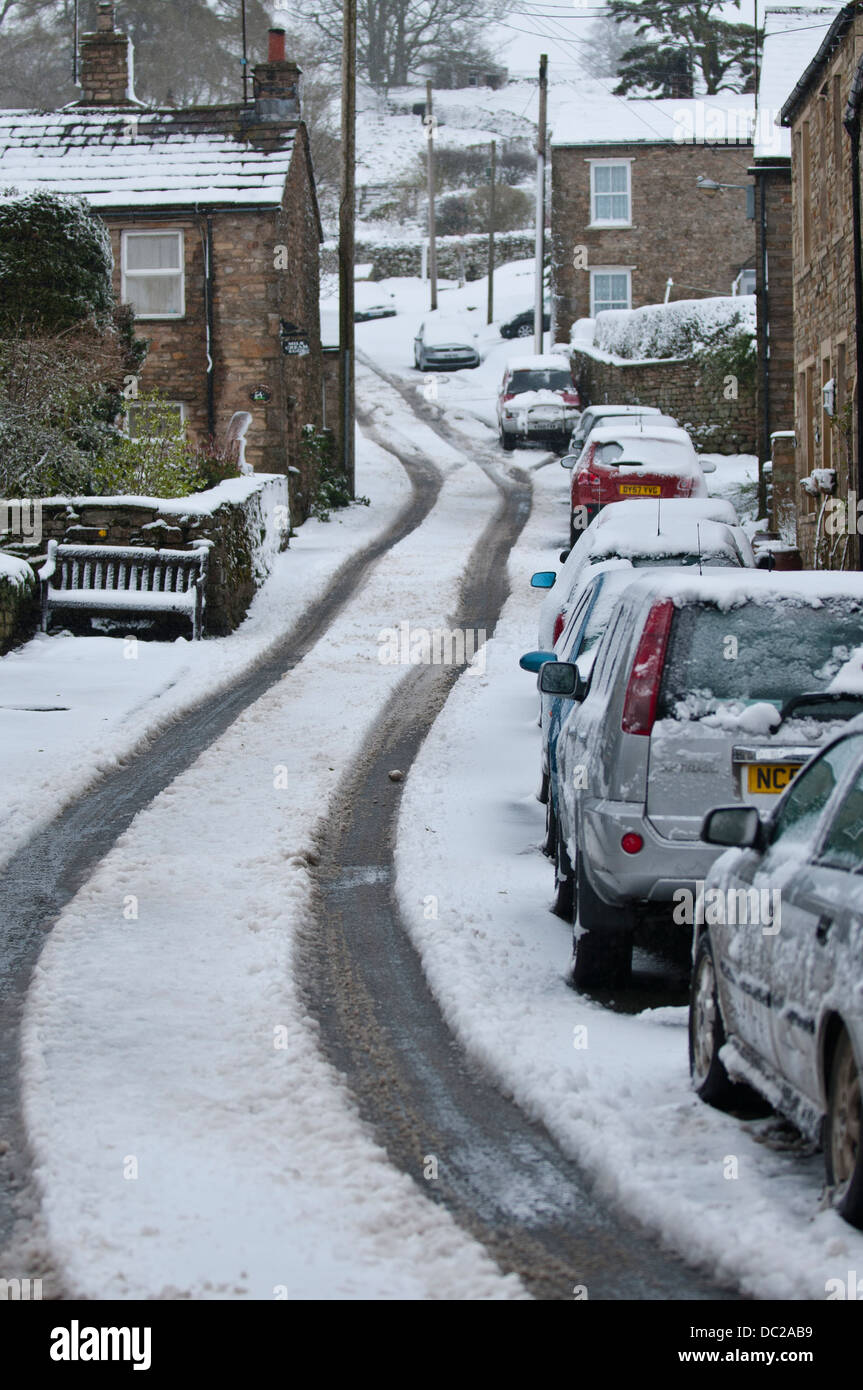 Snow covered lane hi-res stock photography and images - Alamy