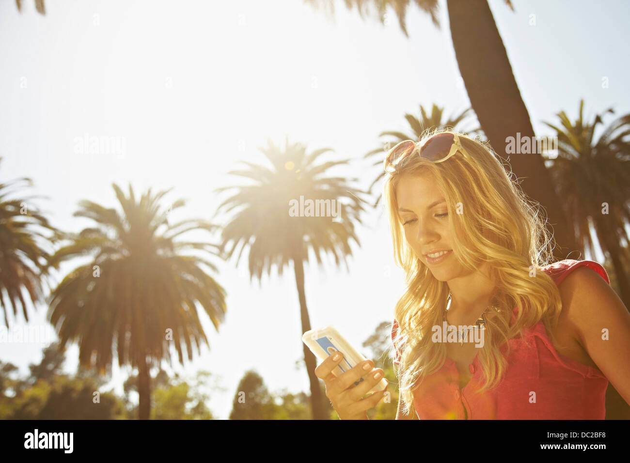 Woman reading text message hi-res stock photography and images - Alamy