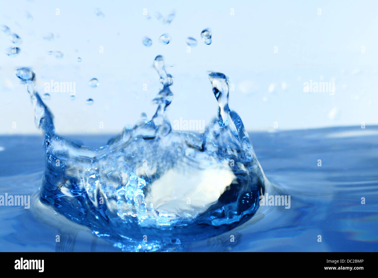 blue water splash macro close up Stock Photo - Alamy