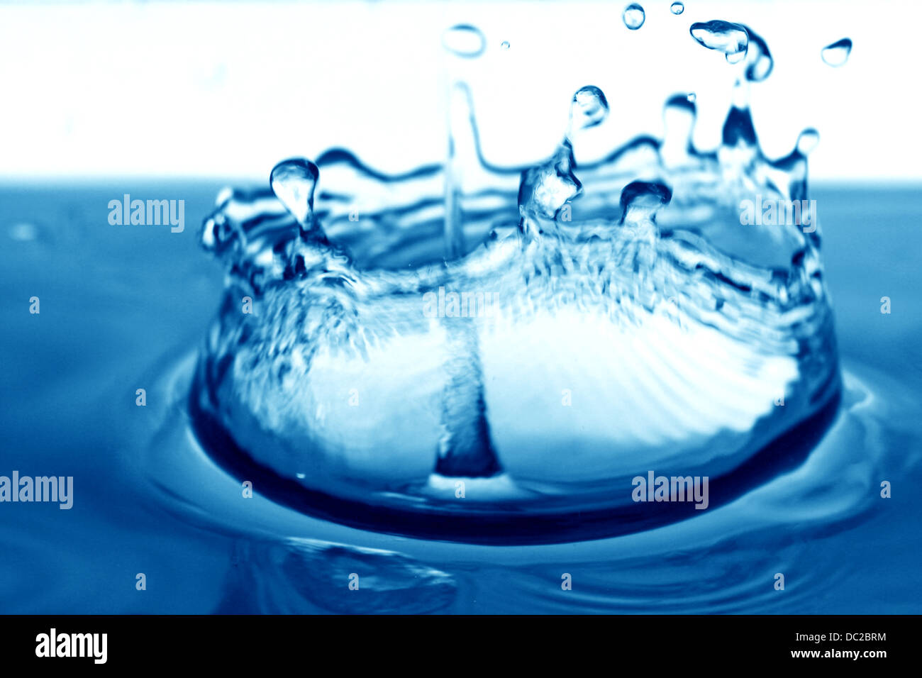 blue water splash macro close up Stock Photo - Alamy