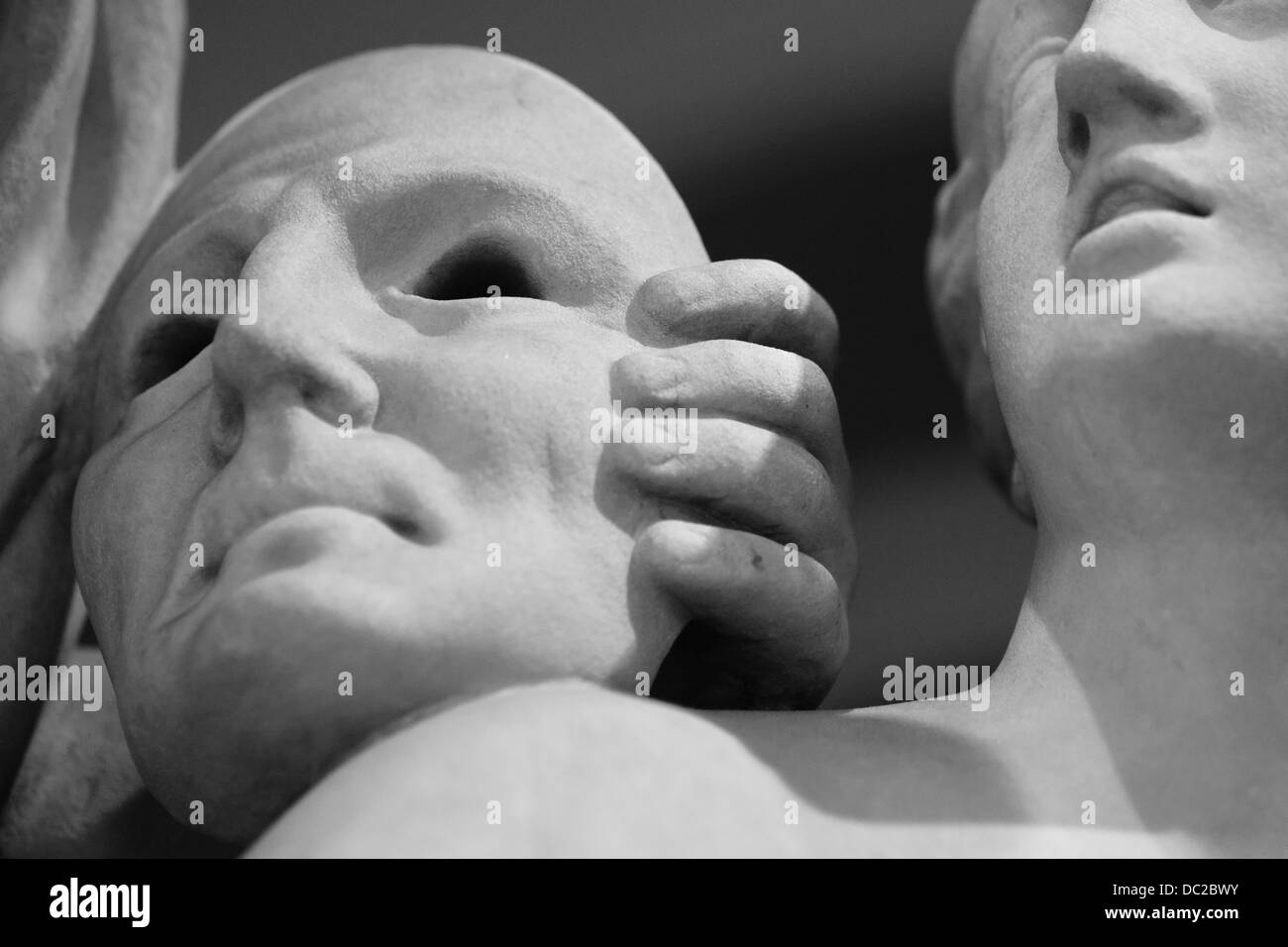 Statues with mask hi-res stock photography and images - Alamy