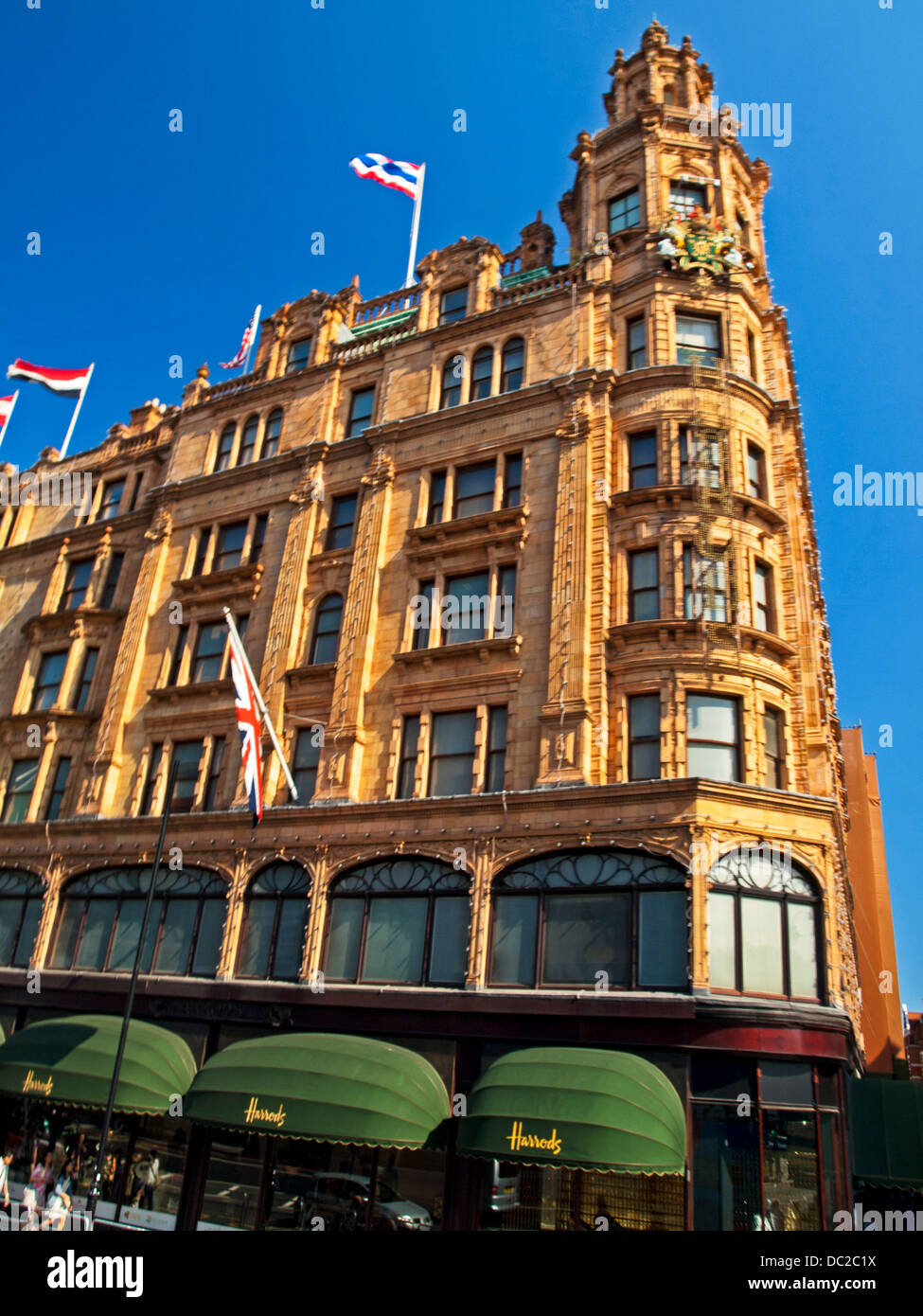Harrods facade hi-res stock photography and images - Alamy