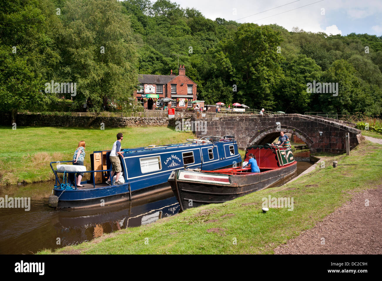 Canals and narrowboats hi-res stock photography and images - Alamy