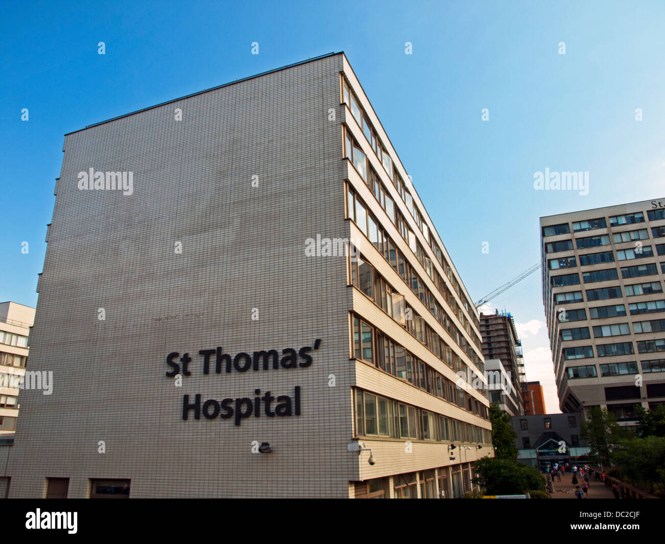 Exterior st thomass hospital hi-res stock photography and images - Alamy