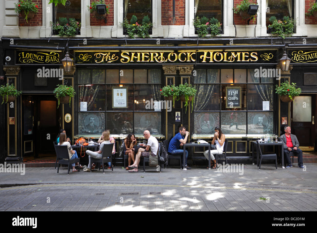 British pub in london hi-res stock photography and images - Alamy