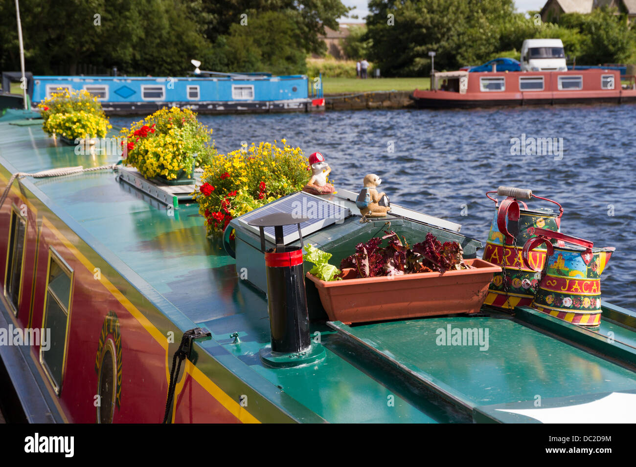 Flowers on a barge hi-res stock photography and images - Alamy