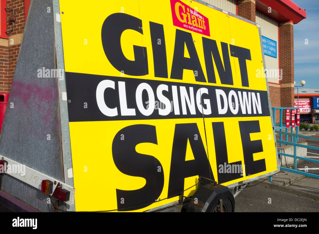Closing down sale sign hi-res stock photography and images - Alamy