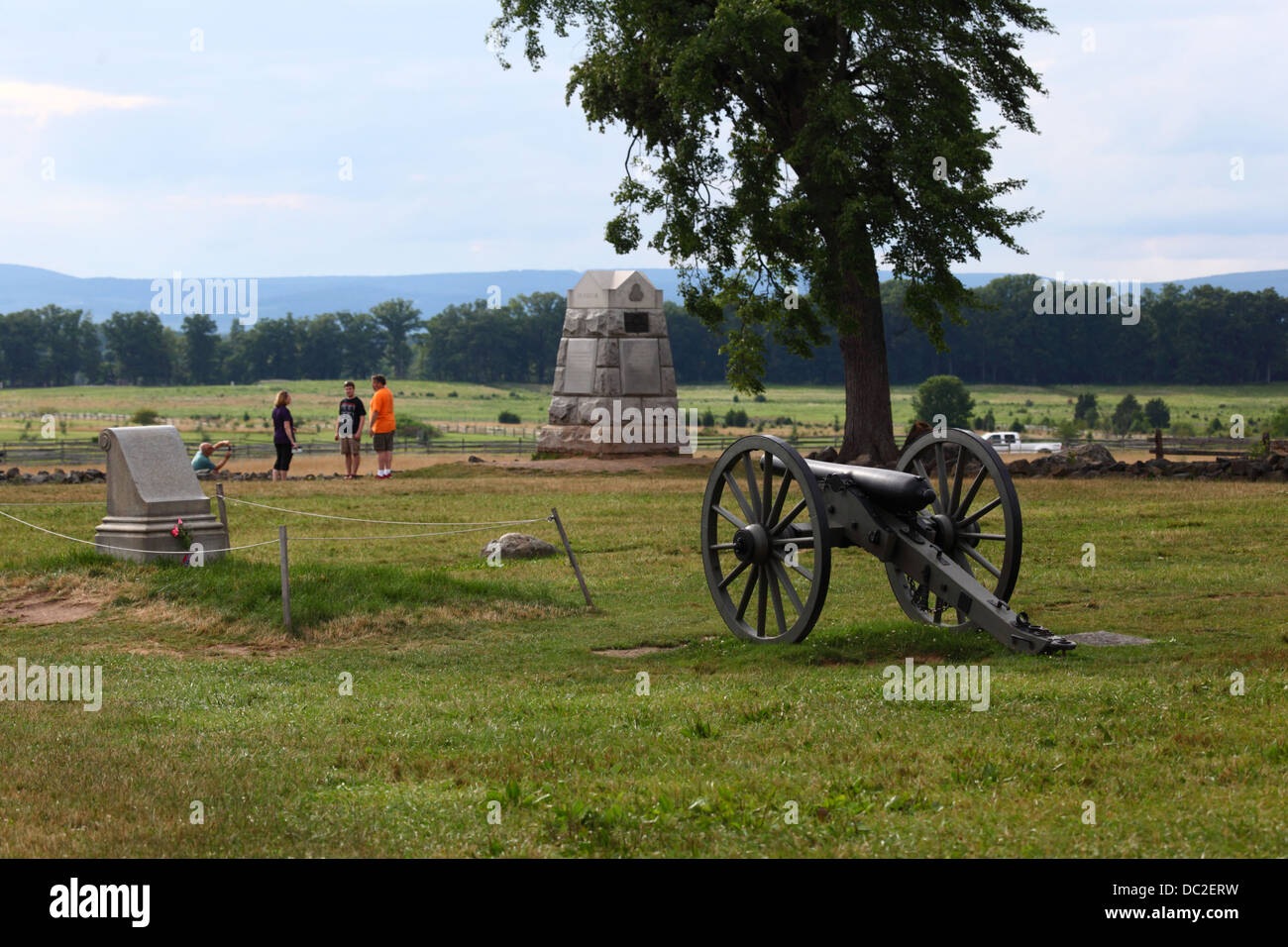 Tourists visiting The Angle on Gettysburg battlefield site, Gettysburg ...