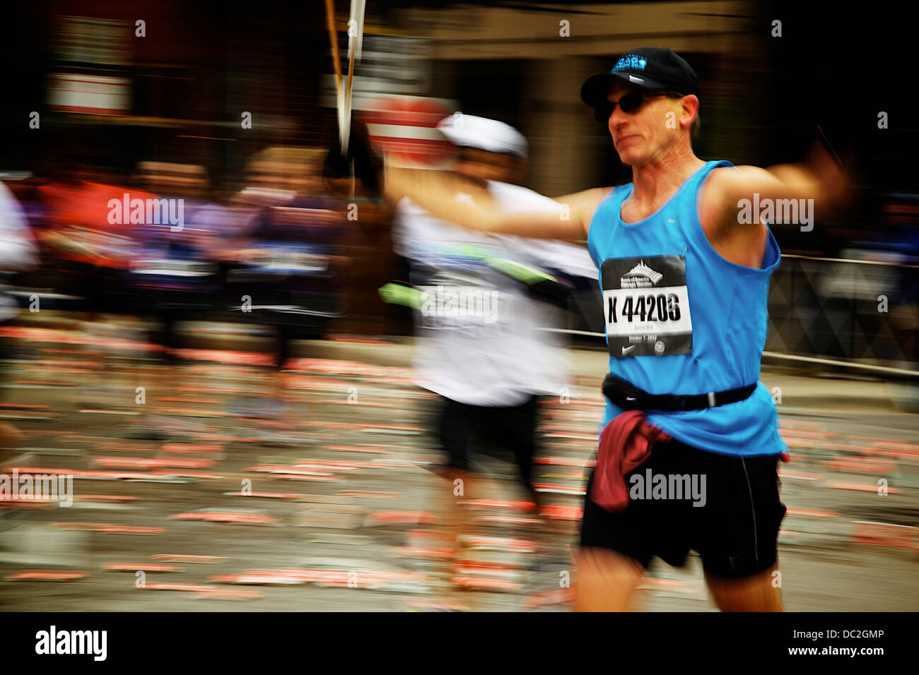 Fans watch runners hi-res stock photography and images - Alamy