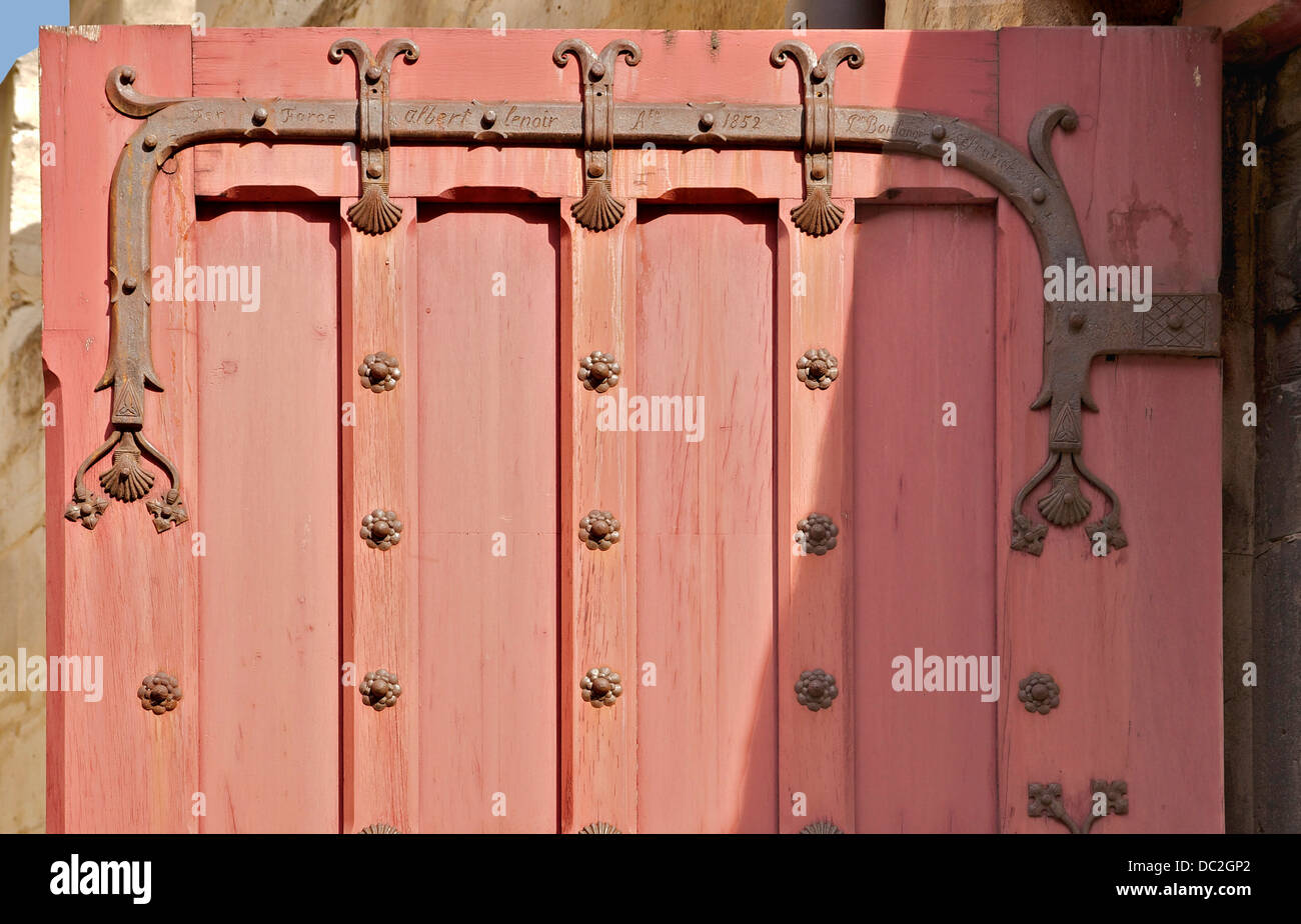 Decorative upper hinge of the right portal at the entry of "hôtel de ...
