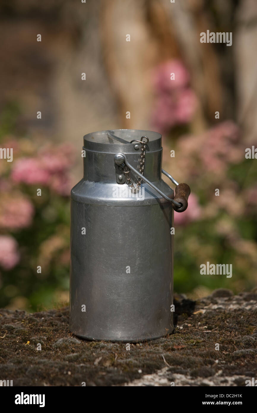 Milk churn hi-res stock photography and images - Alamy