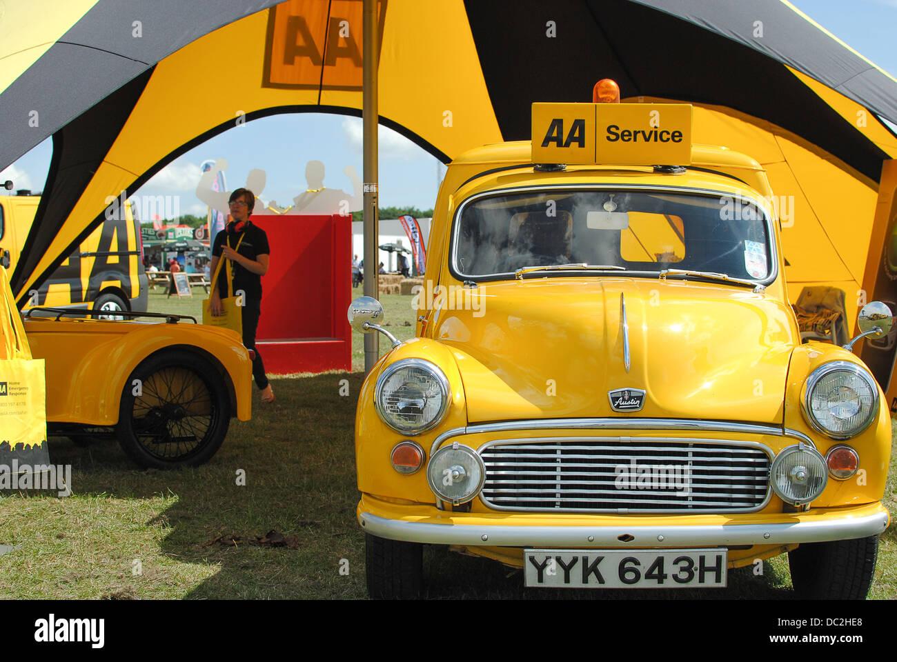 Yellow AA van Morris Minor Stock Photo - Alamy