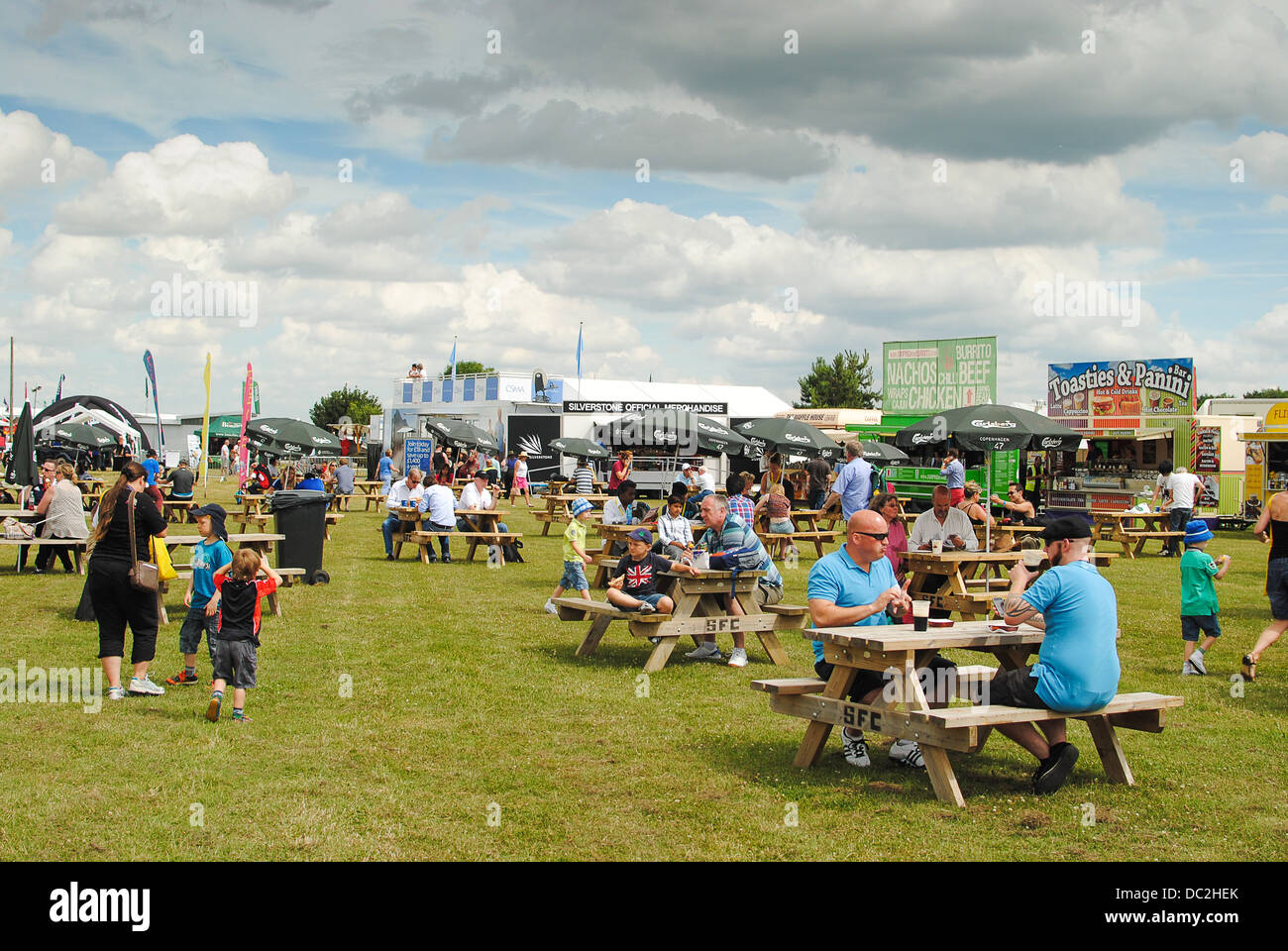 Silverstone race course circuit spectators and crowd Stock Photo - Alamy