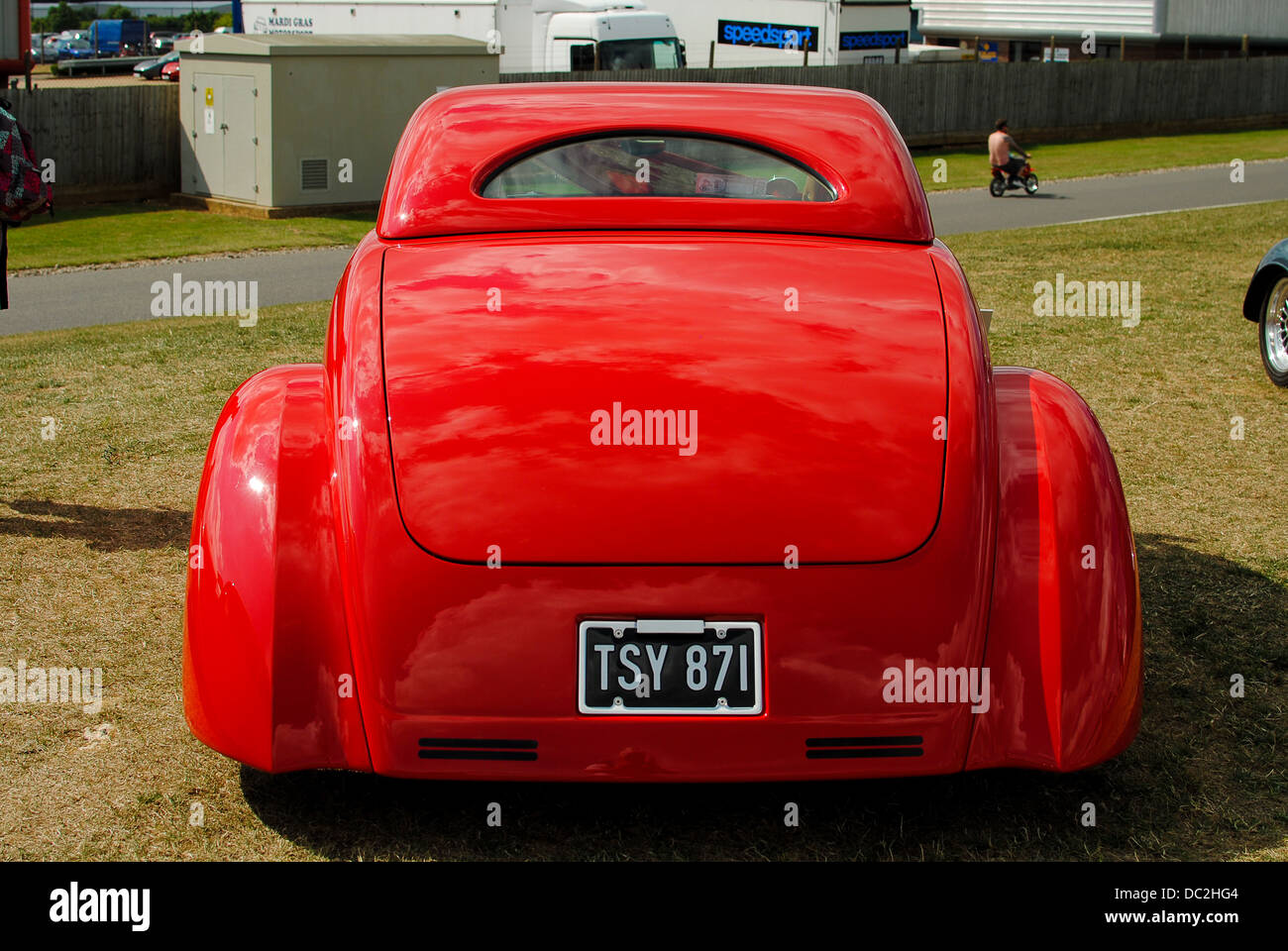 Red hot rod Classic car race Stock Photo - Alamy