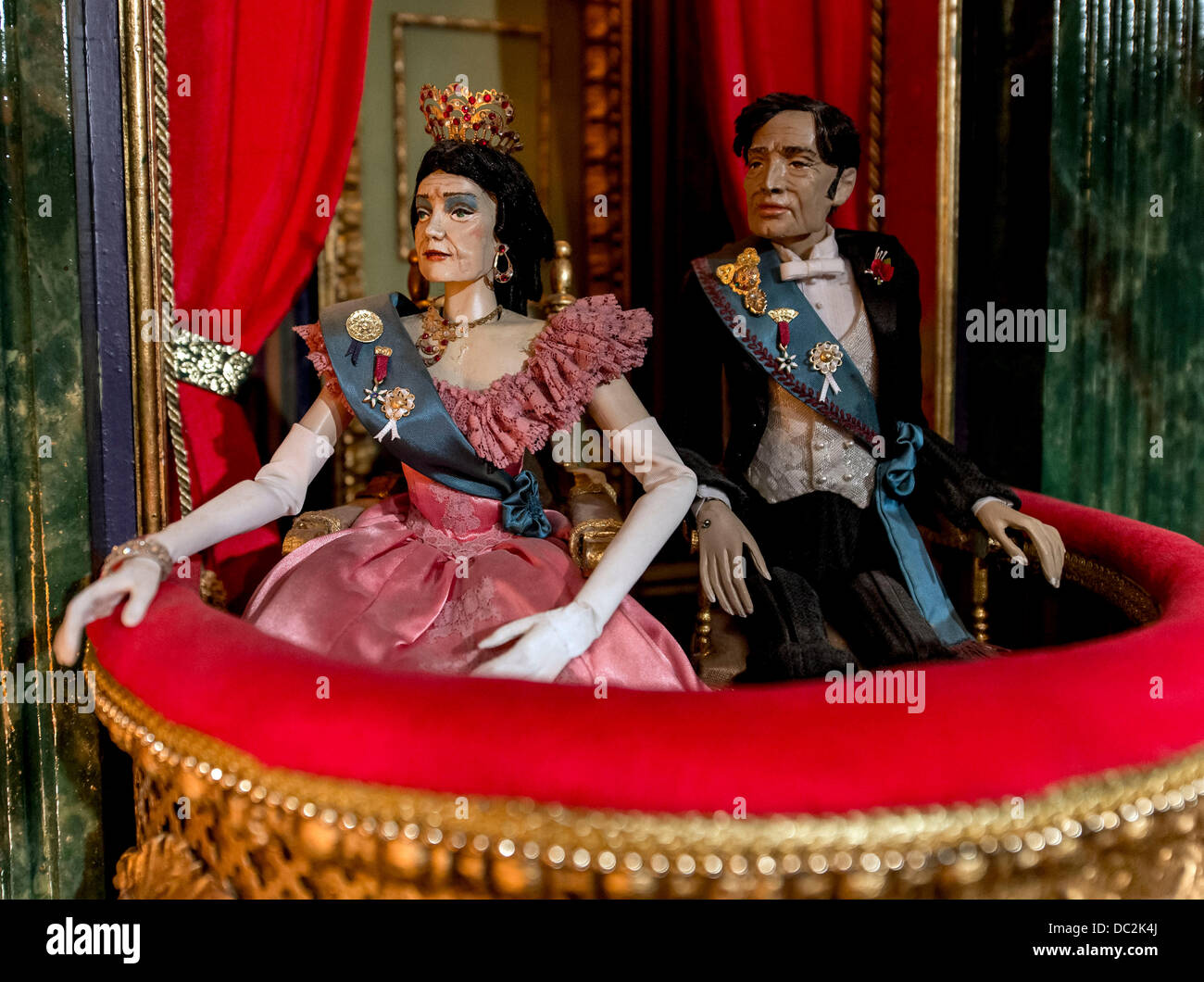 Rolling Meadows, Illinois, USA. 07th Aug, 2013. Royal puppets occupy ...