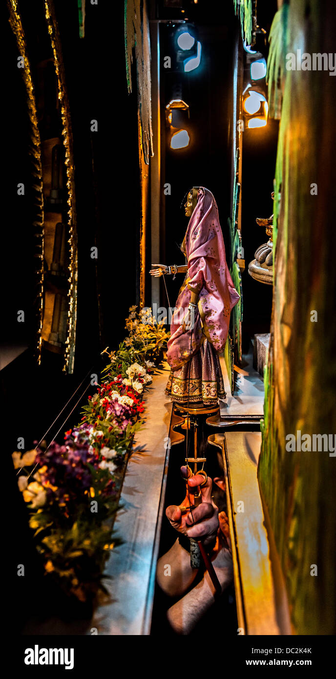 Rolling Meadows, Illinois, USA. 07th Aug, 2013. A puppeteer works from ...