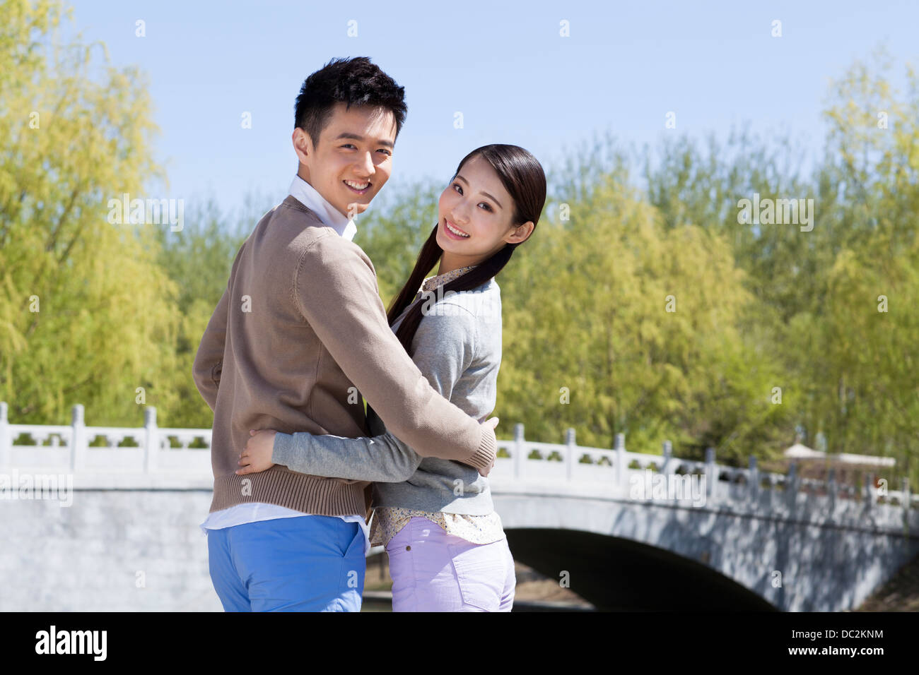 Arm over shoulders hi-res stock photography and images - Alamy