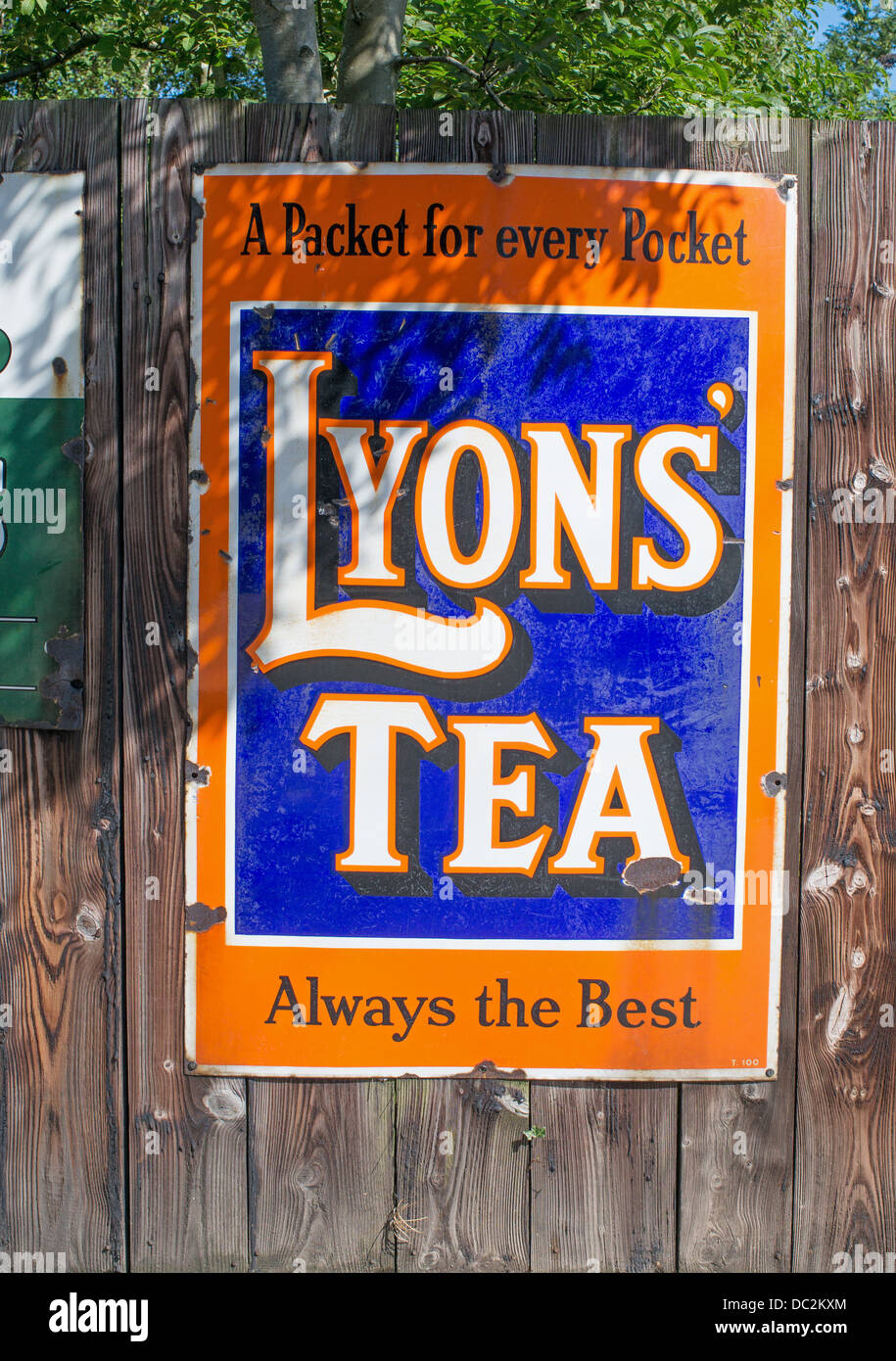 Vintage Enamel Sign Stock Photos & Vintage Enamel Sign Stock Images - Alamy