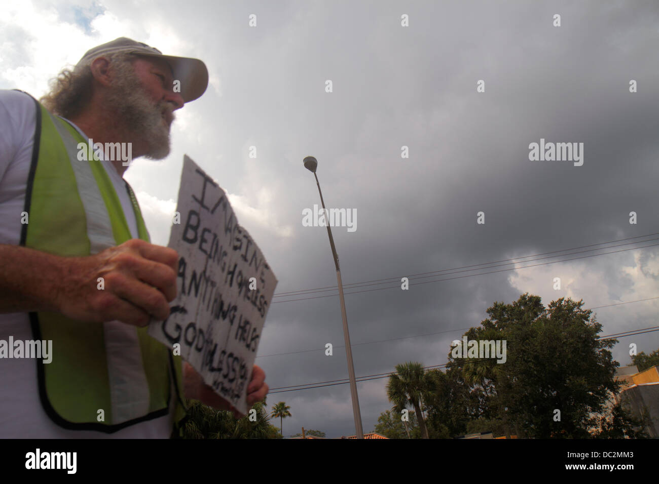 Homeless man begging sign hi-res stock photography and images - Alamy
