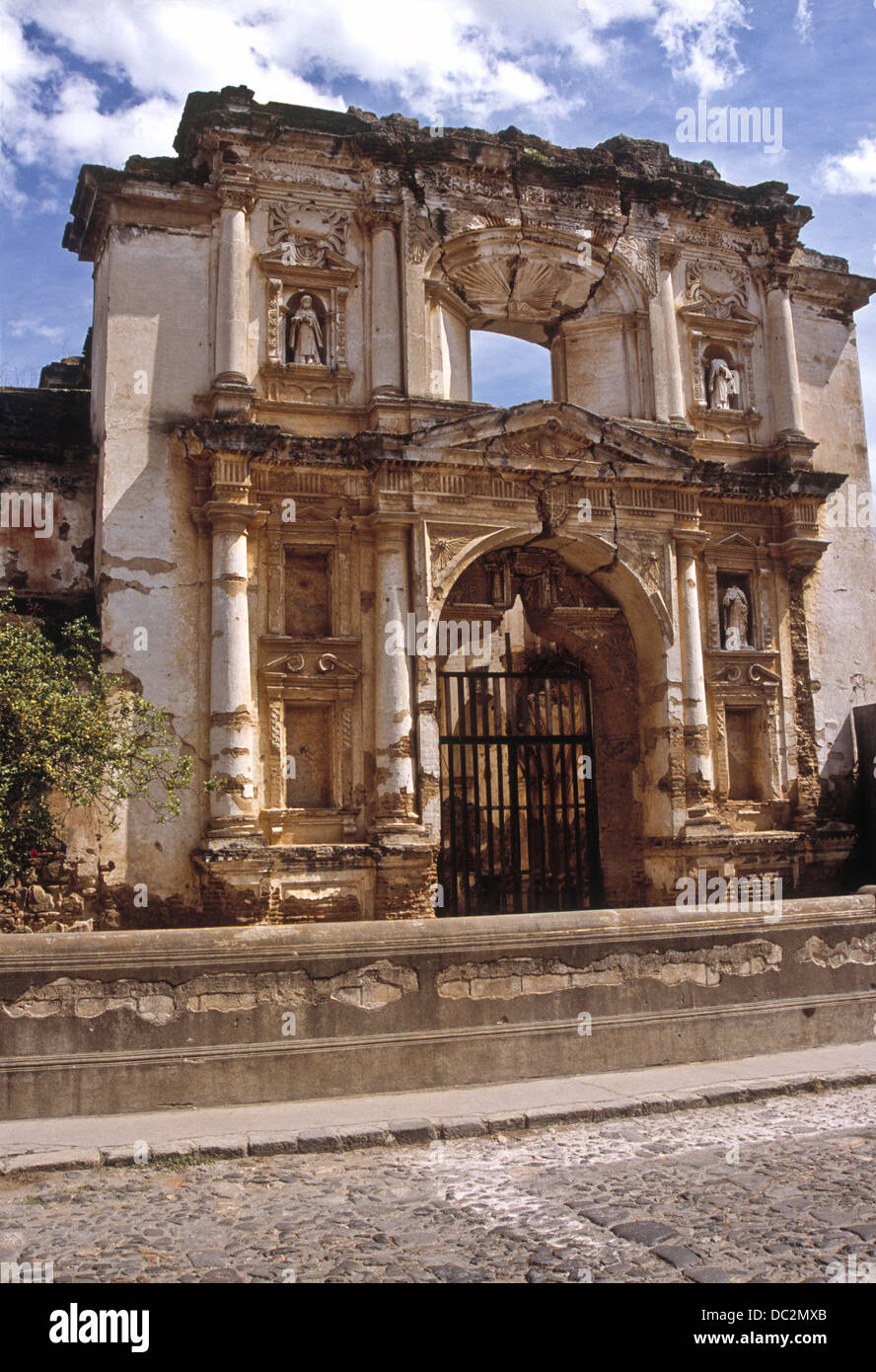 Ruined church damaged by earthquakes, Antigua, Guatemala, Central ...