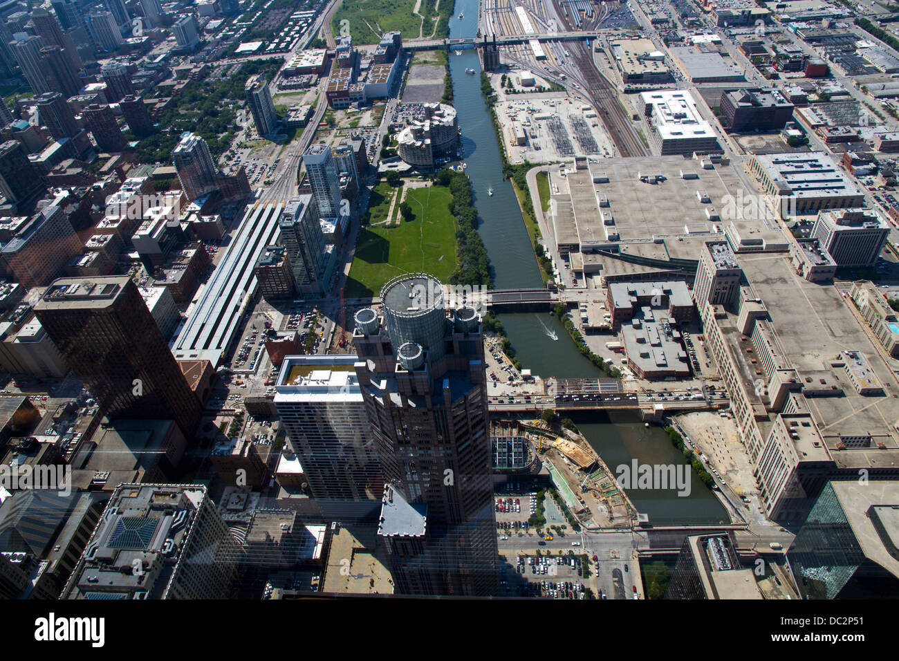 Willis tower observation deck hi-res stock photography and images - Alamy