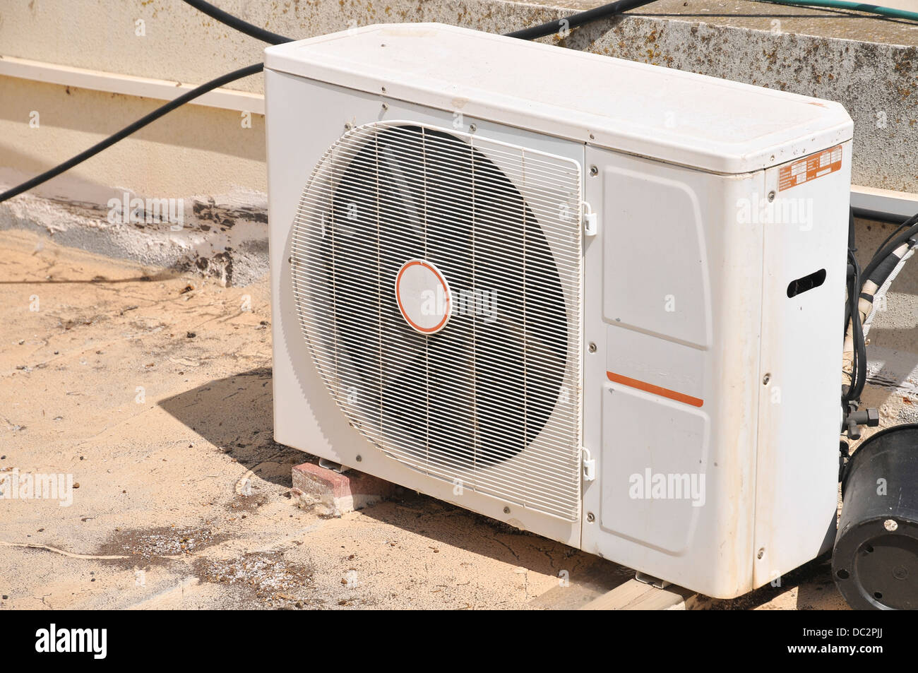 Ac outer unit hi-res stock photography and images - Alamy