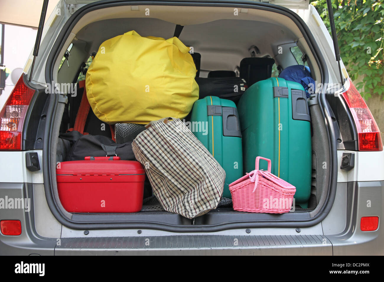 Overloaded Suitcases High Resolution Stock Photography and Images - Alamy