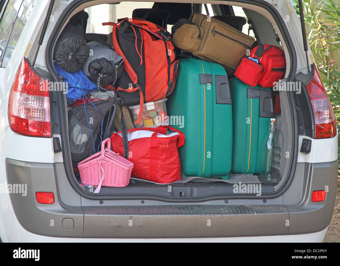 Car full of luggage before leaving for the summer holidays Stock Photo ...