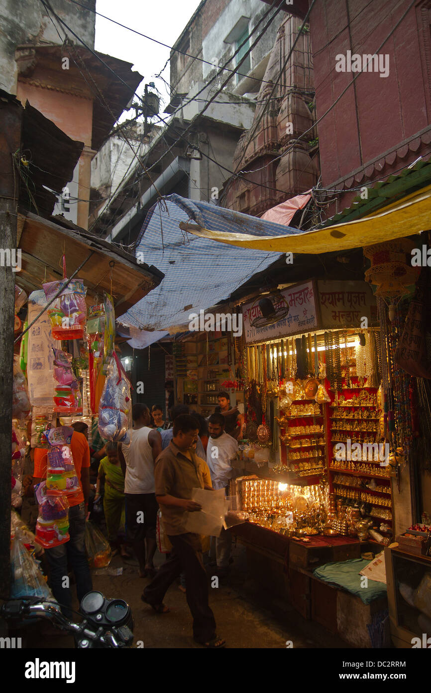 Varanasi street market hi-res stock photography and images - Alamy