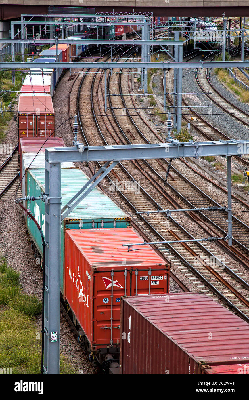 Freight train uk hi-res stock photography and images - Alamy