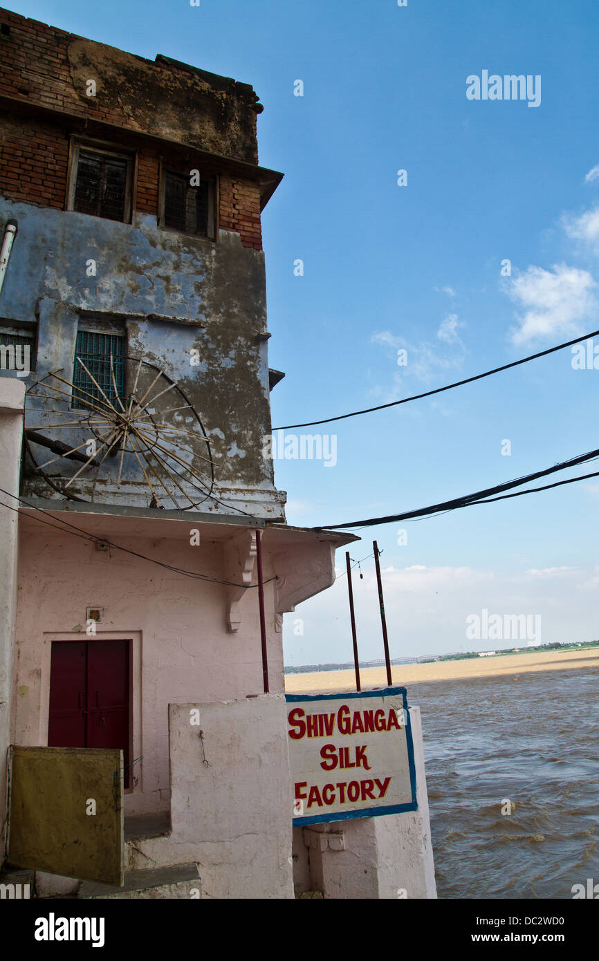 Varanasi india slum hi-res stock photography and images - Alamy