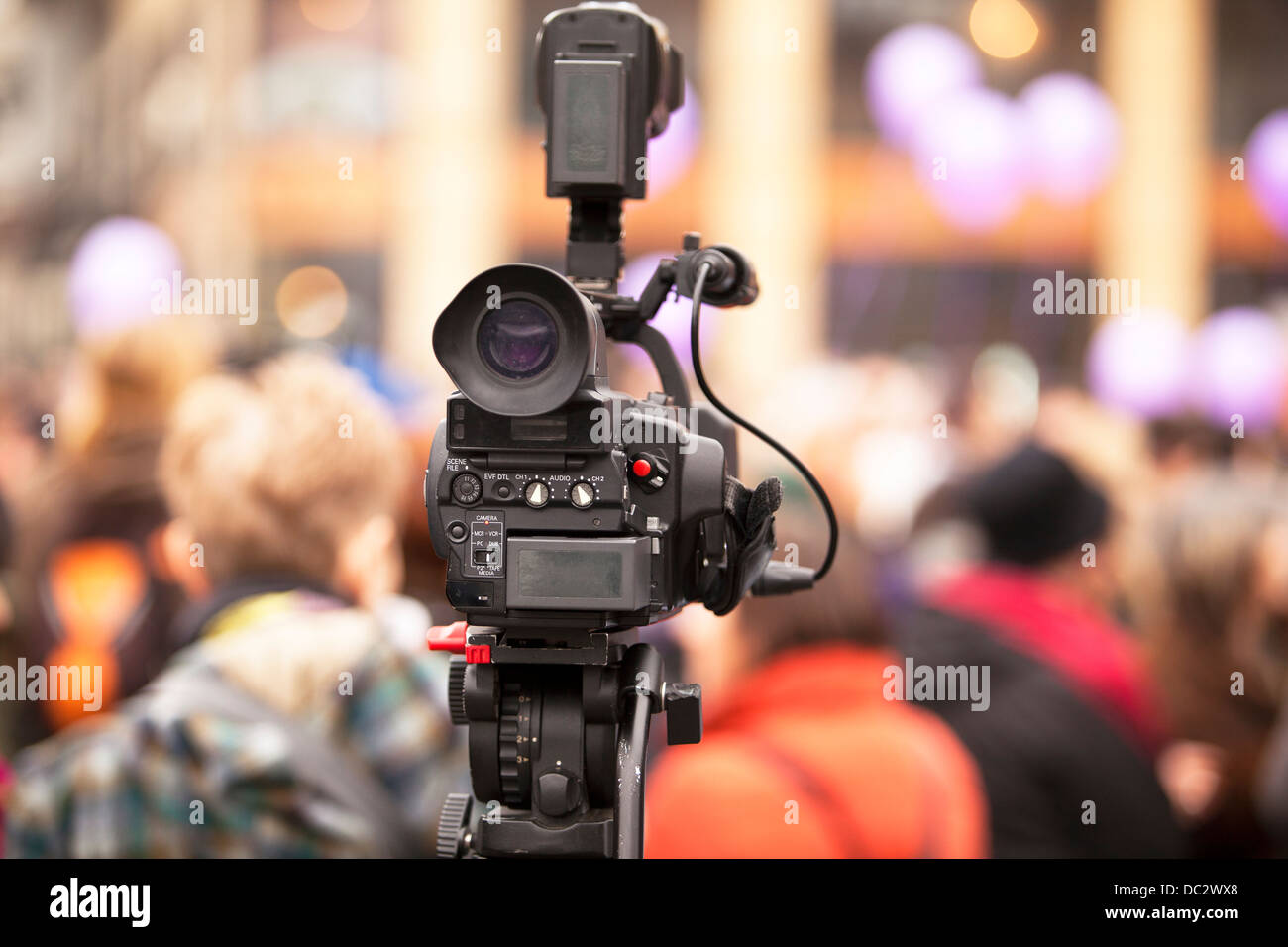 A journalist is making a interview with a microphone Stock Photo - Alamy