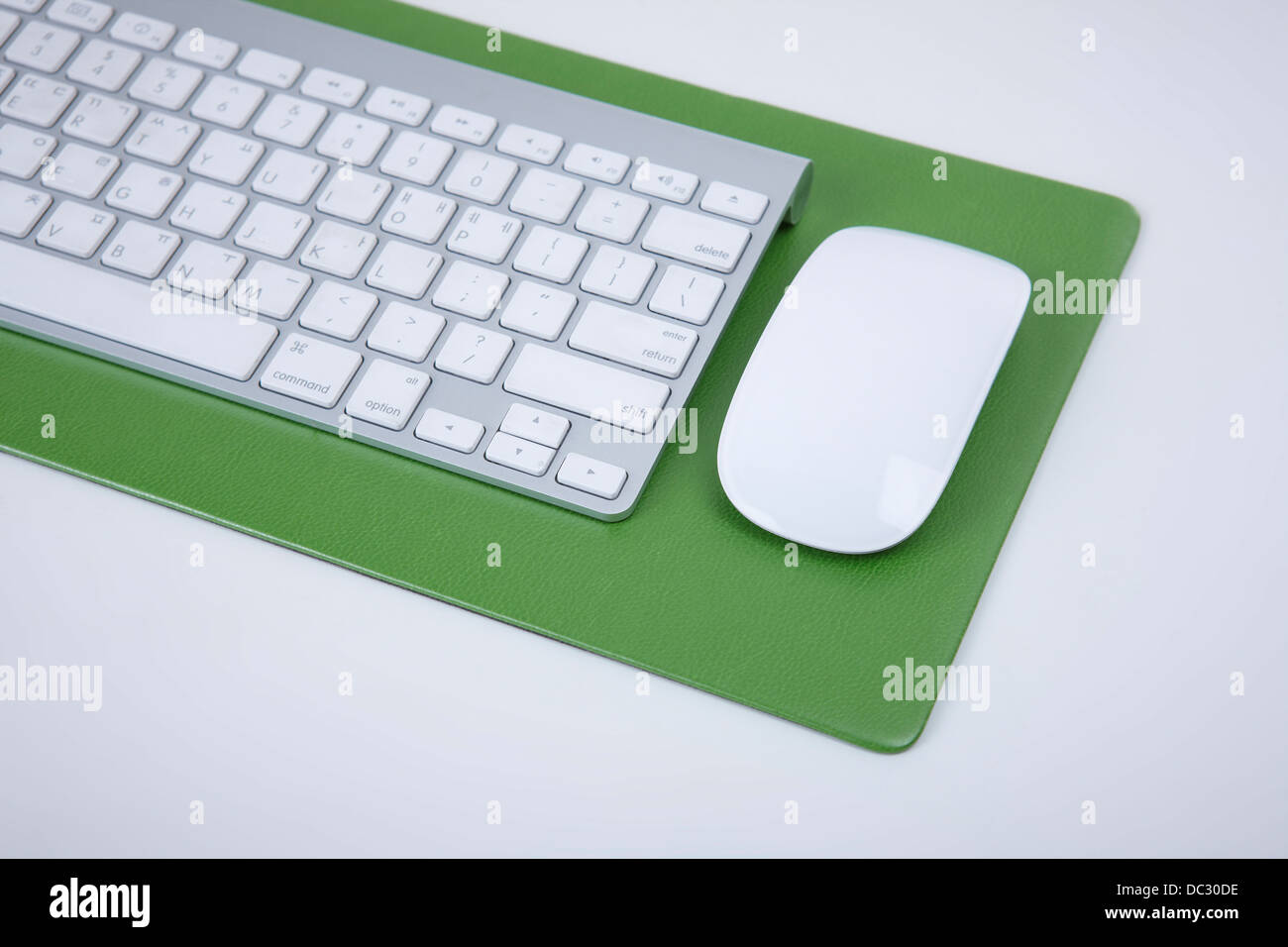 apple keyboard and magic mouse Stock Photo - Alamy