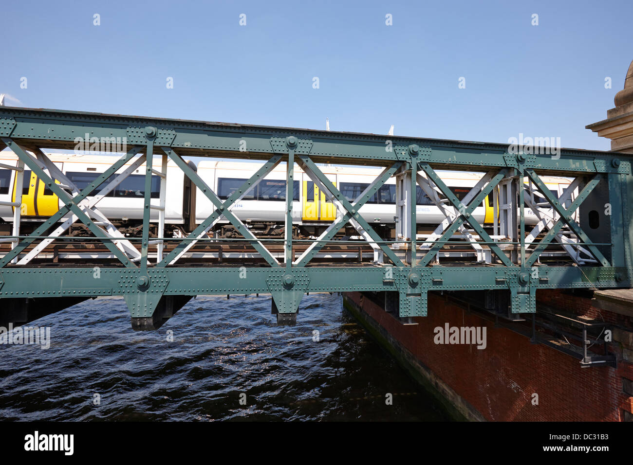 train crossing metal hungerford rail bridge over the river thames ...