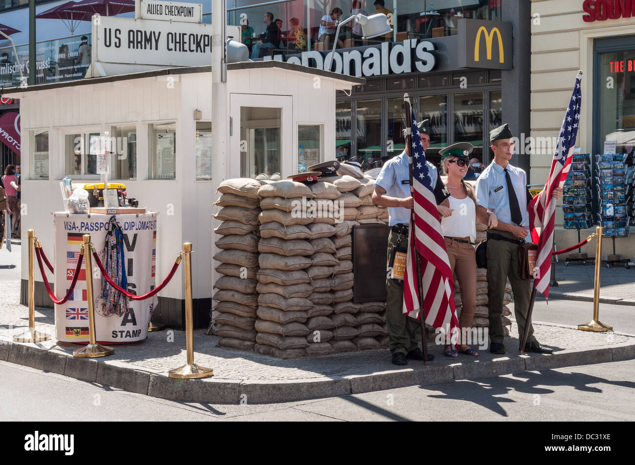 Us army checkpoint hi-res stock photography and images - Alamy