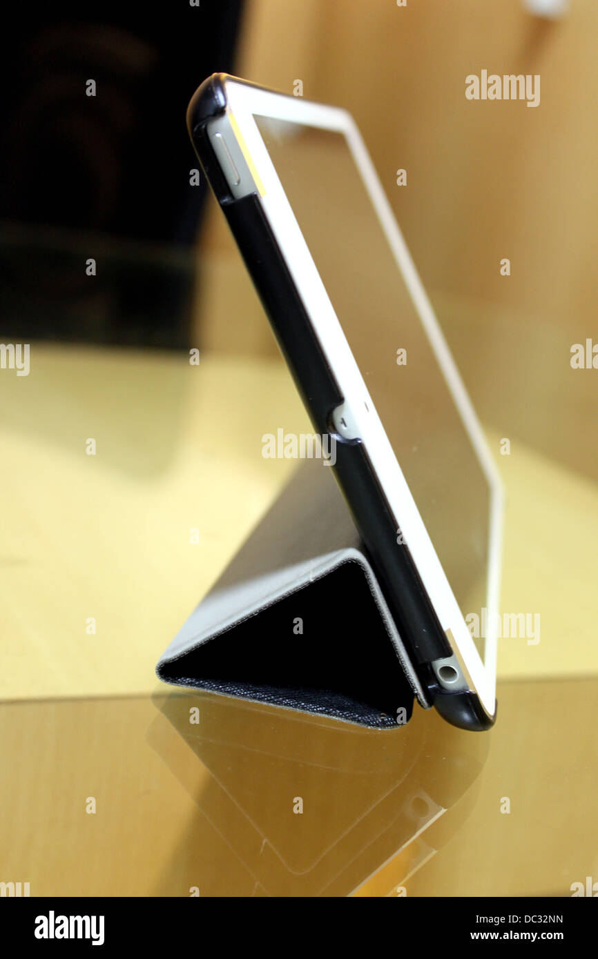 Mini tablet hi-res stock photography and images - Alamy