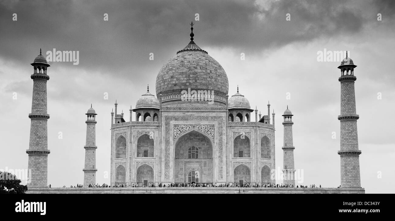 The Taj Mahal with crowds of visitors waiting to get into the main ...