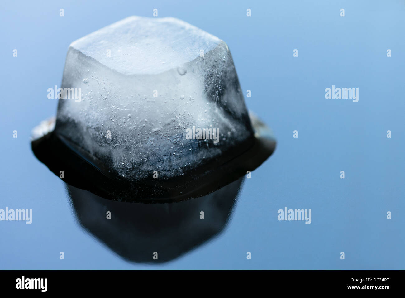 Melted ice cube hi-res stock photography and images - Alamy
